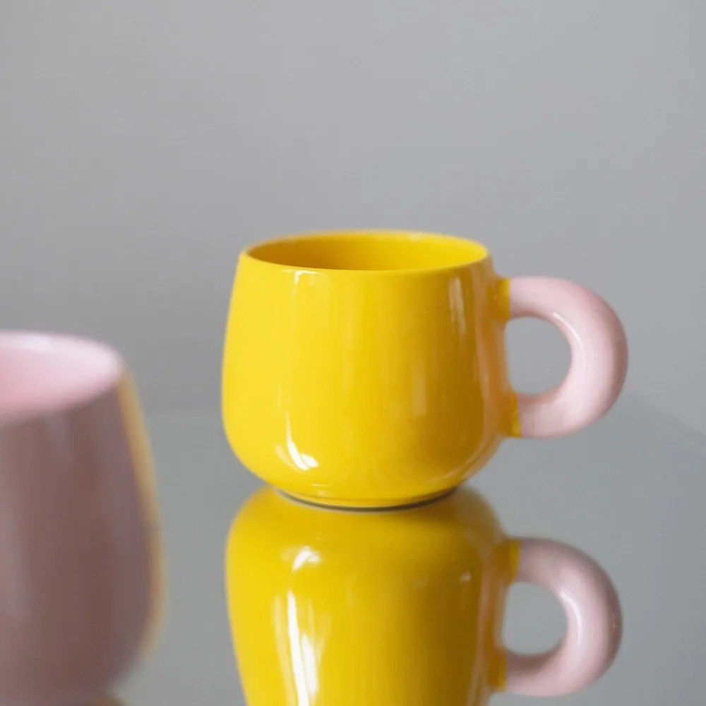 Žlutý hrnek z kostního porcelánu 470 ml Coco – ONA