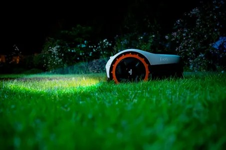 Bezdrátová autonomní robotická sekačka SEGWAY I105E 600m2