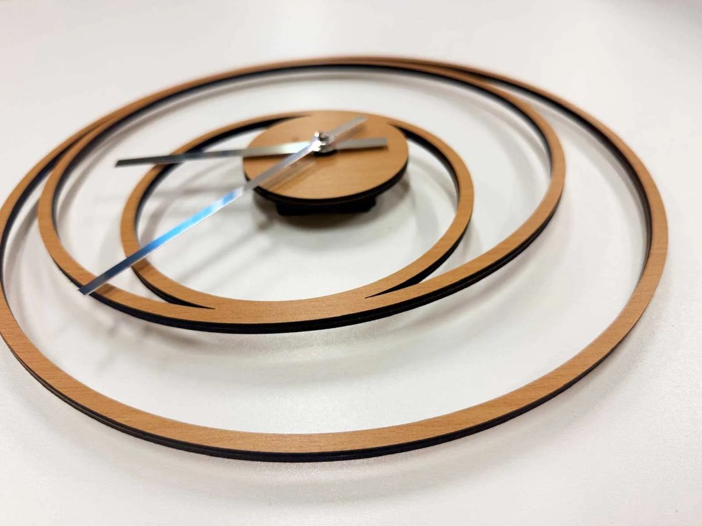 dřevo života Nástěnné hodiny KRUH Zvolte barvu dekoru: Třešeň, Zvolte velikost hodin (cm): 50x50, Barva ručiček: Zlaté