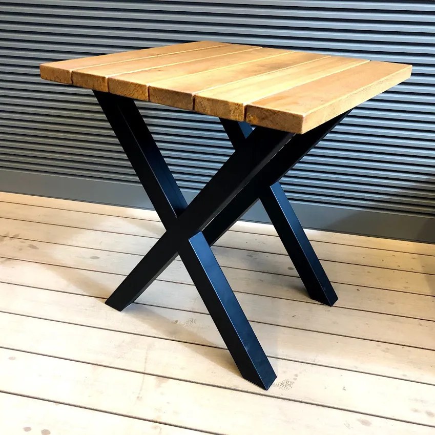 KULHÁNEK Čtvercový stolek s kovovými nohami „X“ Odstín nátěru: lazura - teak, Velikost desky: 70x70 cm, Odstín podnože: bílá - RAL 9010