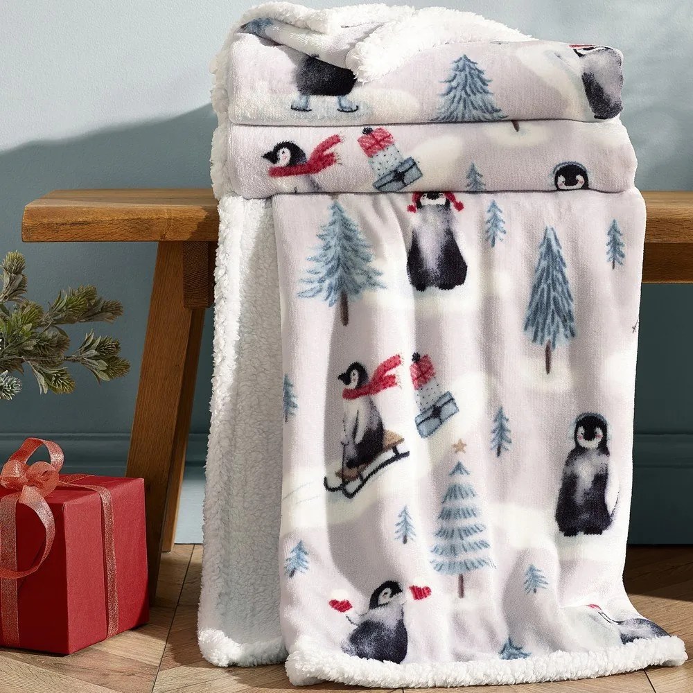 Bílá deka s vánočním motivem 170x130 cm Christmas Sherpa Penguins – Catherine Lansfield