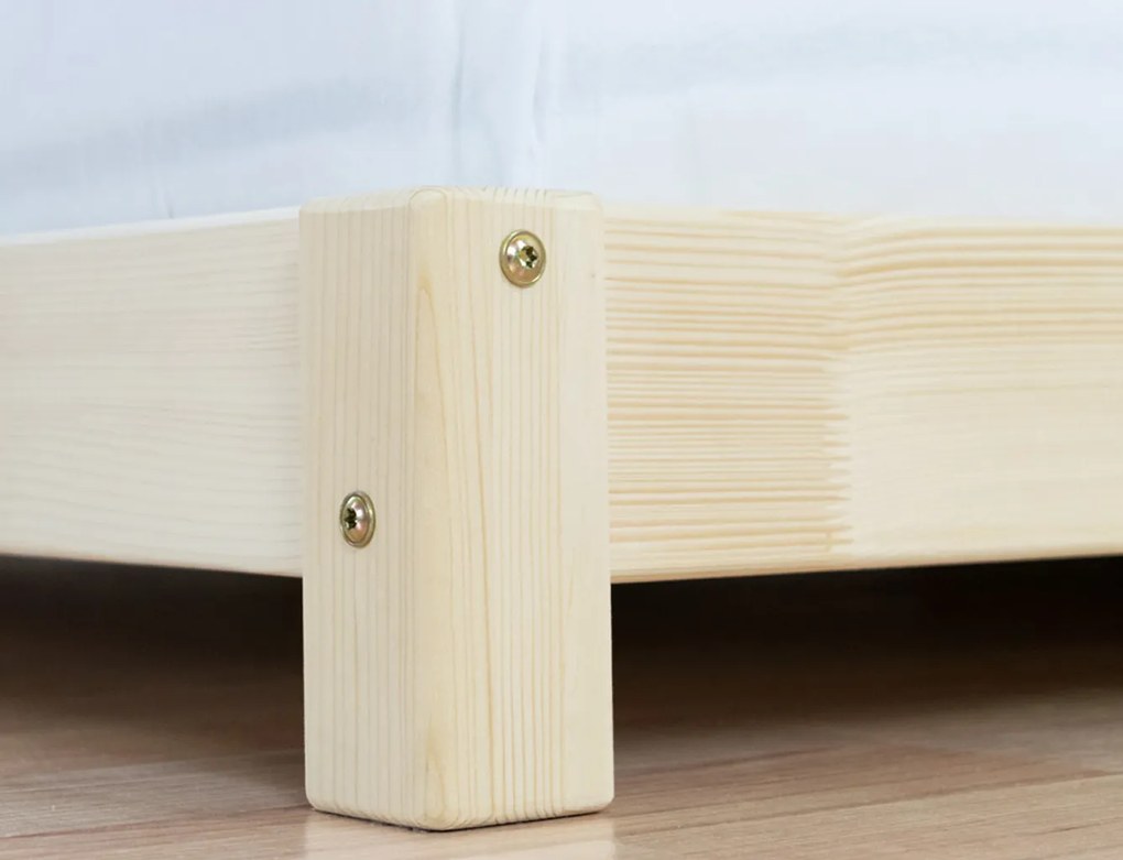 Dřevěná postel COMFY 180x200  SMRK / BOROVICE - Přírodní