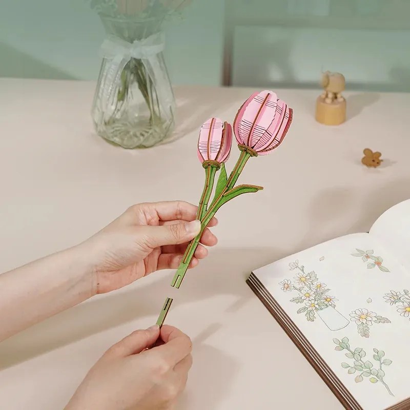 RoboTime 3D dřevěná skládačka Růžový tulipán