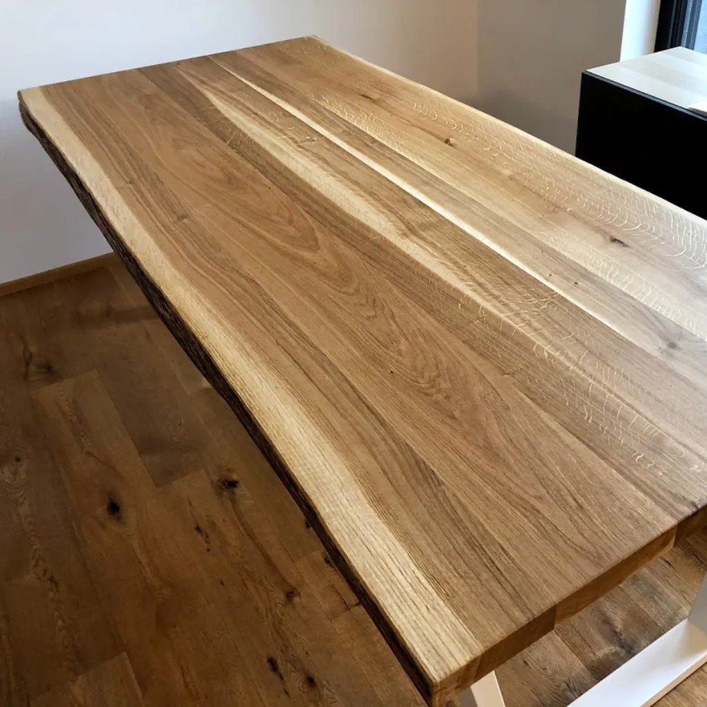 KULHÁNEK Designový stůl s rustikální hranou a zkosenou podnoží Velikost desky: 160x80 cm, Odstín podnože: bílá - RAL 9010