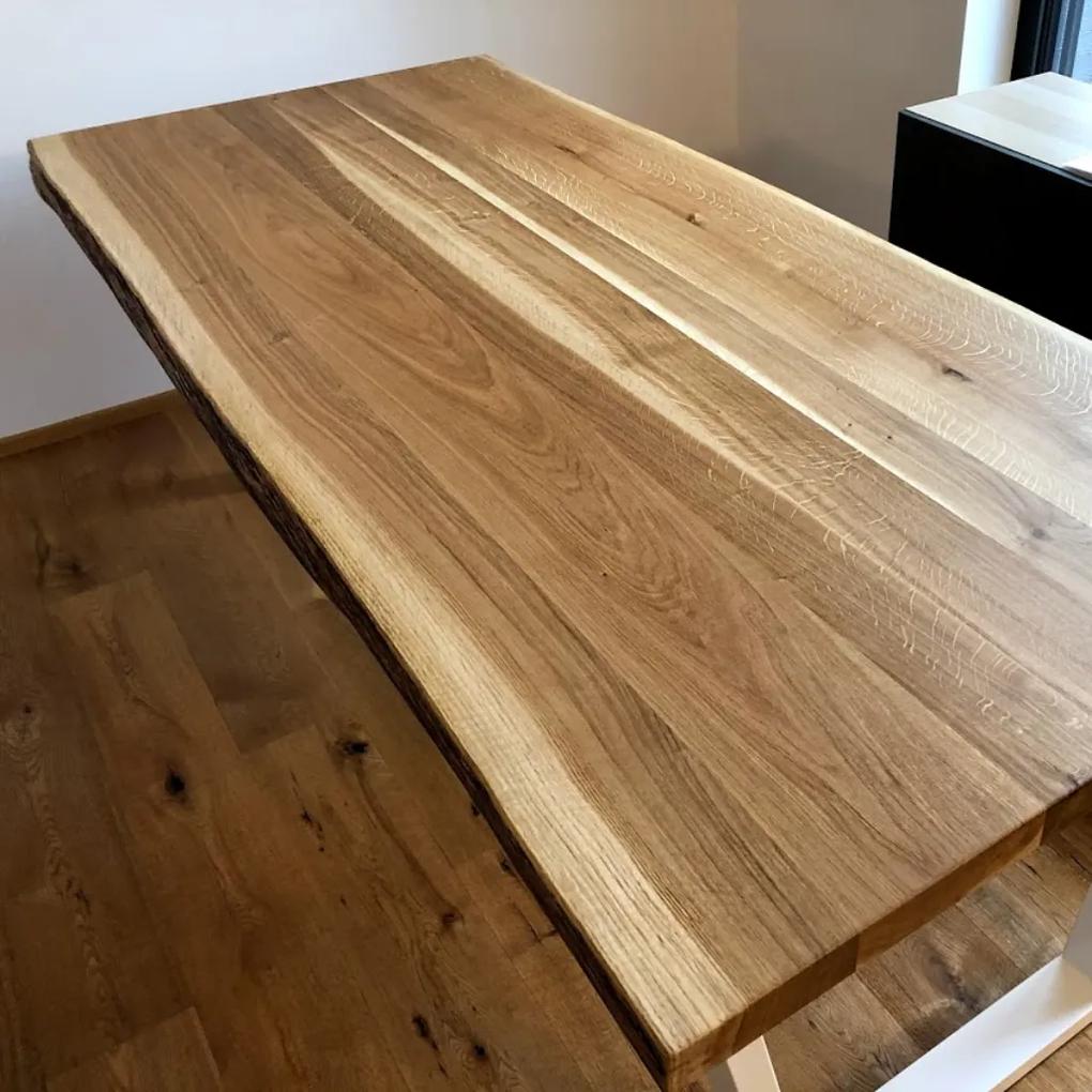 KULHÁNEK Designový stůl s rustikální hranou a zkosenou podnoží Velikost desky: 160x80 cm, Odstín podnože: černá s jemnou strukturou - JS RAL 9005