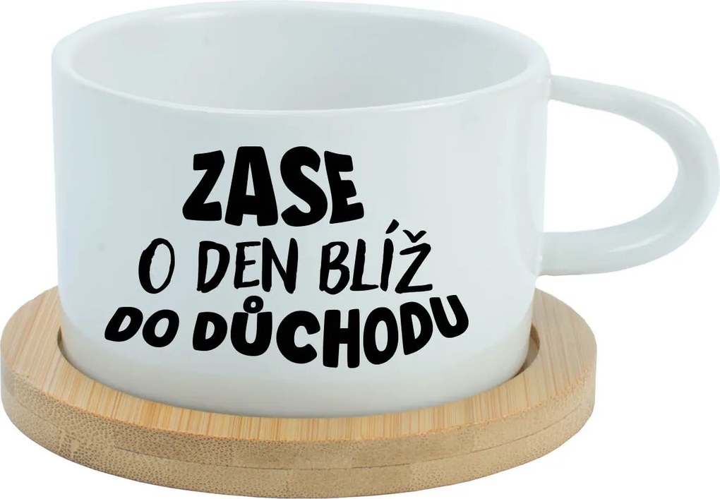 ZASE O DEN BLÍŽ DO DŮCHODU - bílý hrníček makronka 200 ml