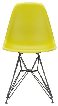 Eames Plastic Chair DSR černě lakovaná hořčicová bílé na koberec Vitra