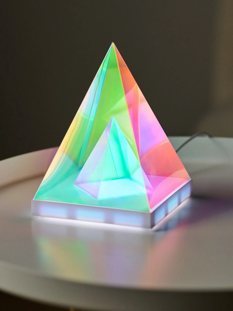 Sinsay - Dekorativní LED lampička ve tvaru pyramidy - vícebarevná
