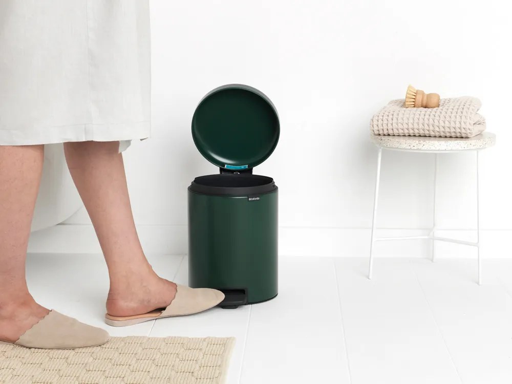 Brabantia NEWICON Pedálový odpadkový koš 5 l - tmavě zelená