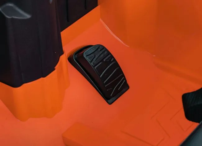 Elektrické autíčko Land Rover Defender 110 SVX oranžové