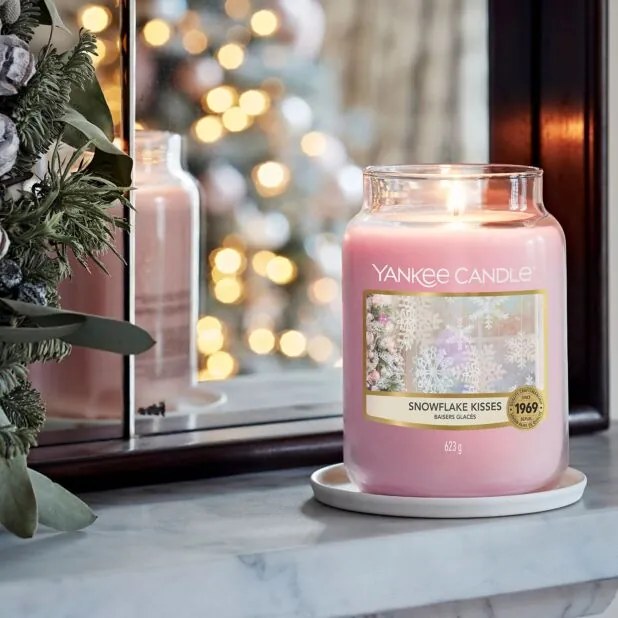 Yankee Candle Vonná Svíčka Snowflake Kisses velký, 623 g