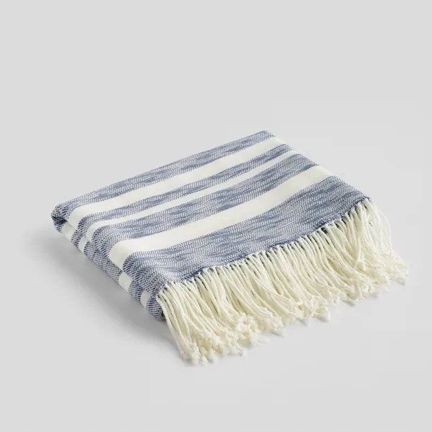 Měkká krémová deka s modrými pruhy a třásněmi Frędzle 127 x 152 cm