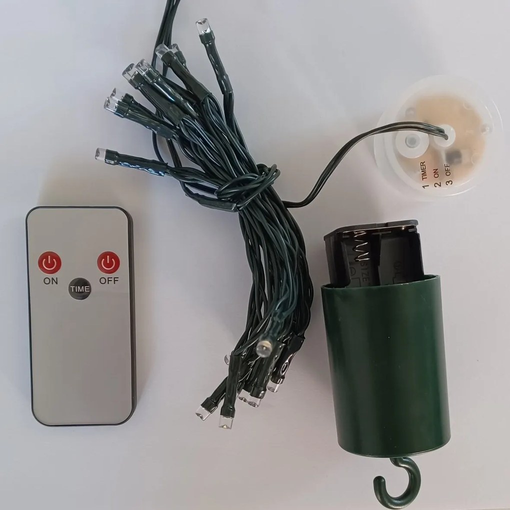 LED světýlka na baterie, venkovní, 2,2 m, ledově bílá, 20 diod, tmavě zelený kabel, IP44, ovladač, 4 × AA