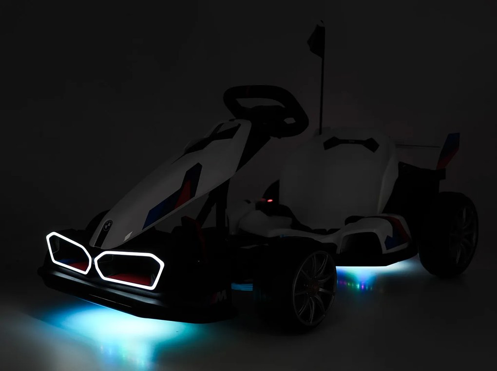 Ramiz BMW motokára s funkcí driftu bílá
