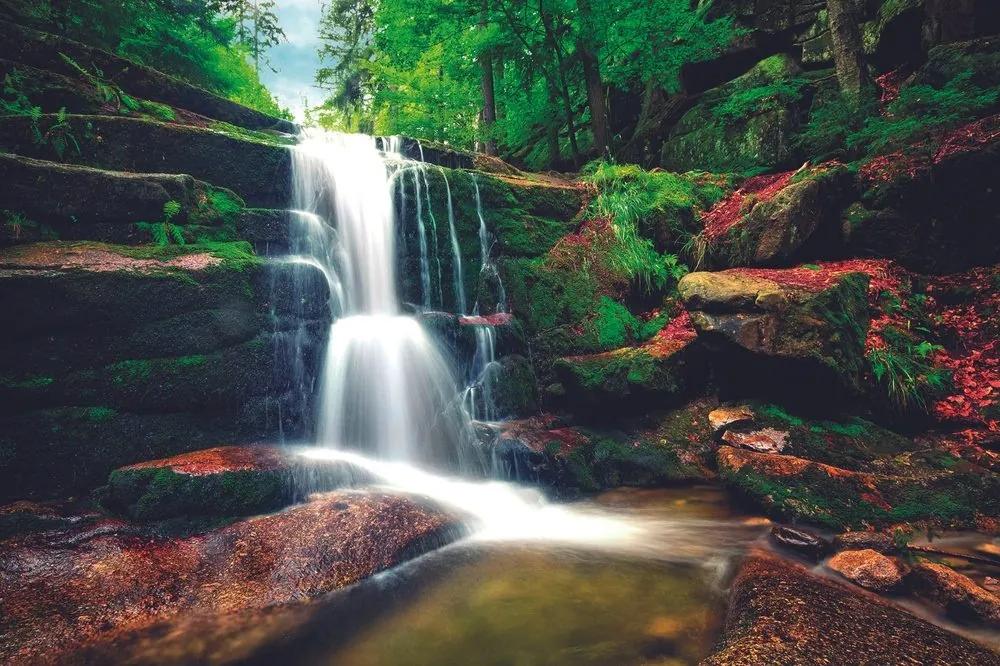Samolepiaca fototapeta vodopád v lese - 225x150 cm