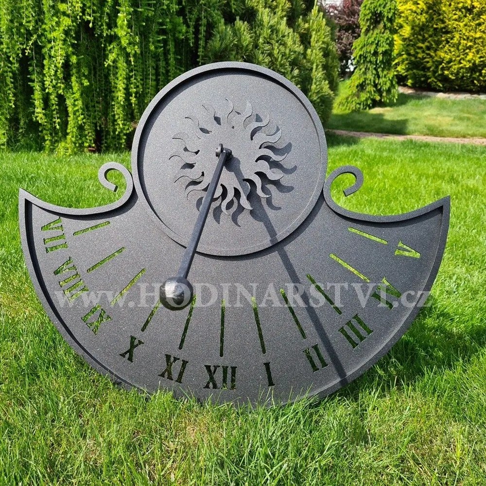 Sluneční hodiny SOLE03 - 65x53 cm vyrobené z masivního kovu