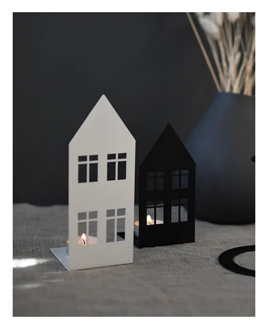 Kovová dekorace/svícen Storgatan House White 18 cm Storefactory Scandinavia