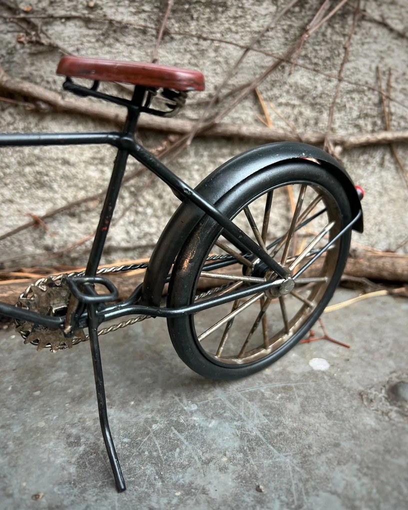Plechový model Černé retro kolo