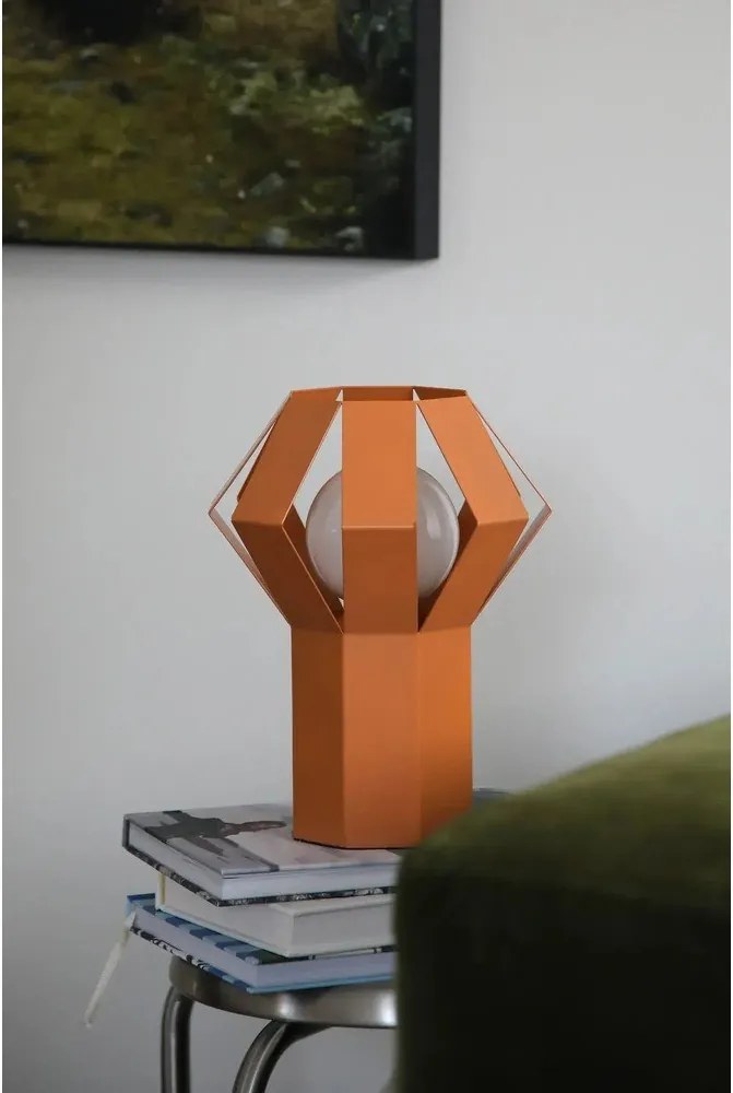 Oranžová kovová stolní lampa s kovovým stínidlem (výška 27 cm) Octa – Markslöjd