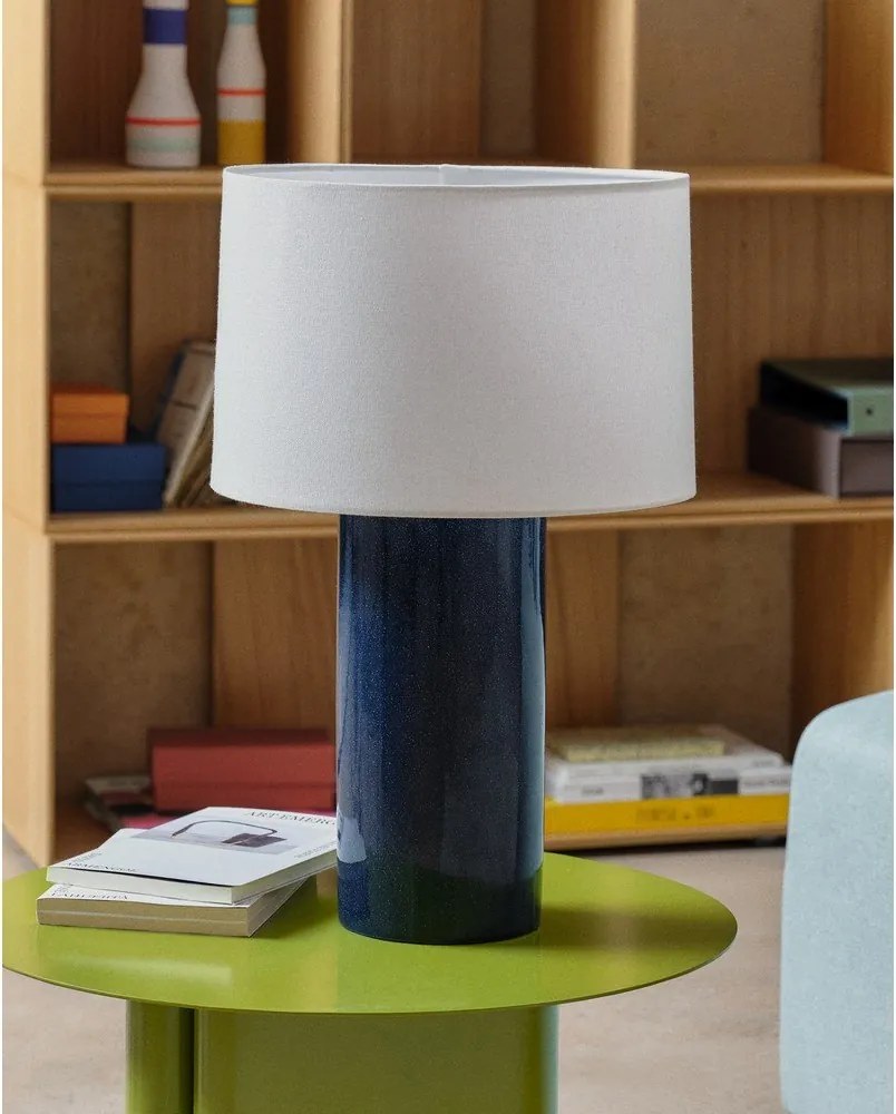 Modrá stolní lampa s textilním stínidlem (výška 53,5 cm) Toneric – Kave Home