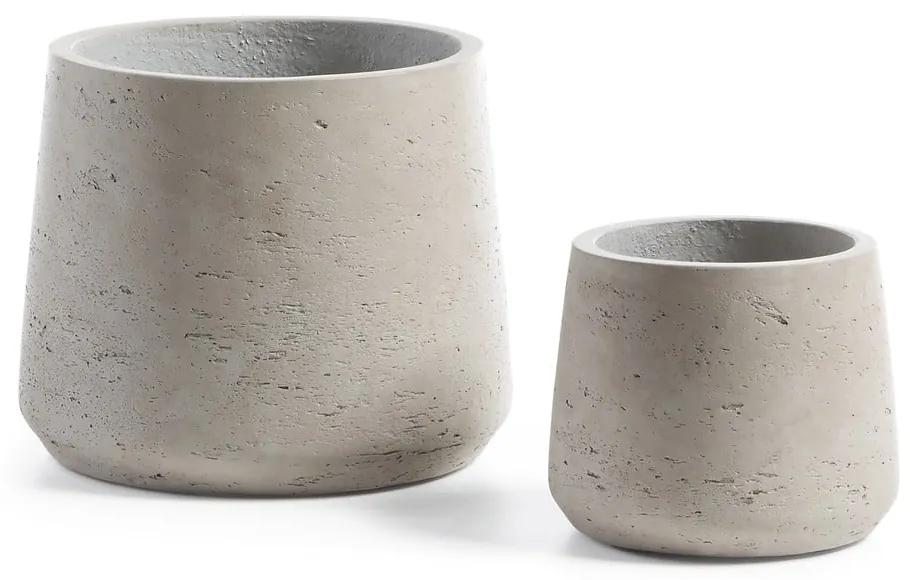 Sada dvou světle šedých betonových květináčů Kave Home Lux