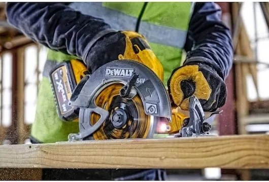 Aku kotoučová pila DeWALT DCS578NT-XJ (063817)