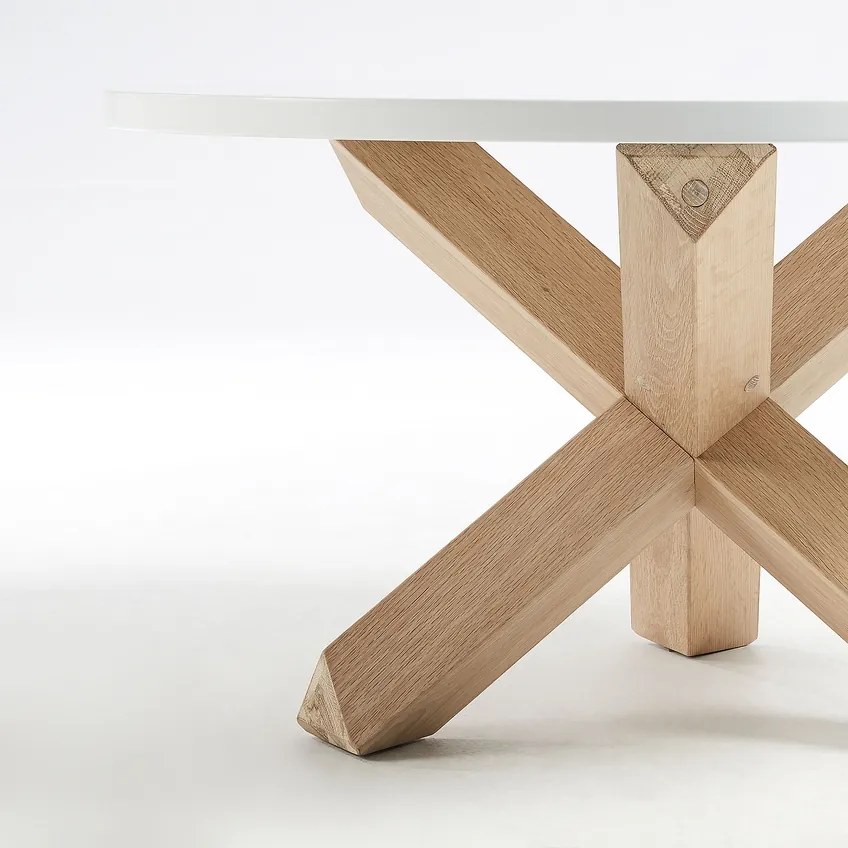 Bílý lakovaný kulatý konferenční stolek Kave Home Lotus 65 cm