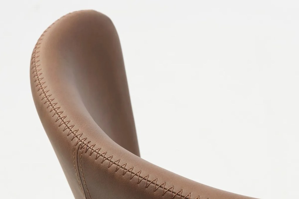 Designová jídelní židle Tallulah koňaková hnědá