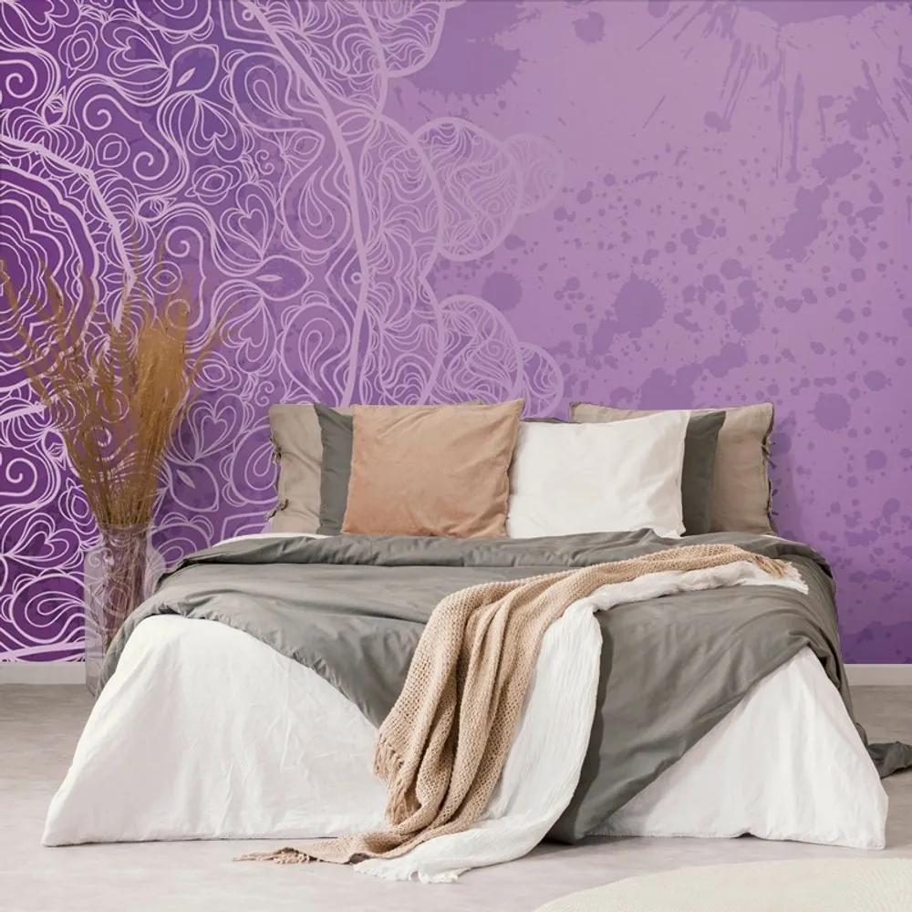 Tapeta fialová arabeska na abstraktním pozadí - 150x100 cm
