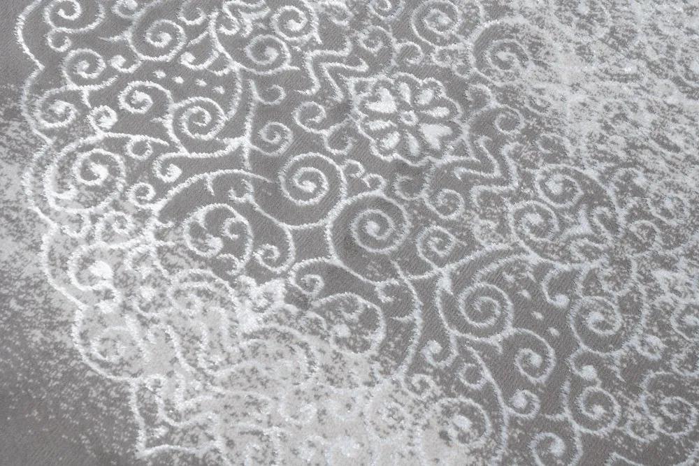 Moderní koberec v šedé barvě s orientálním vzorem v bílé barvě Šířka: 120 cm | Délka: 170 cm
