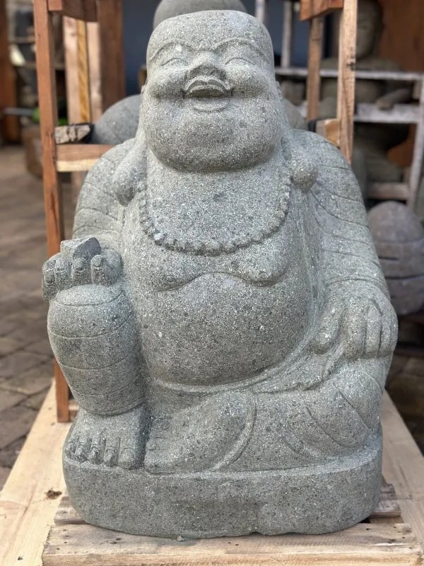 Socha šťastný Buddha Bodhidharma – ručně tesaná z vulkanického kamene, Bali (60 a 80 cm) 60 cm