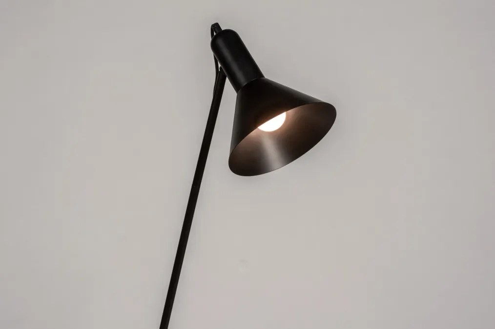 Stojací lampa Classicon Nero