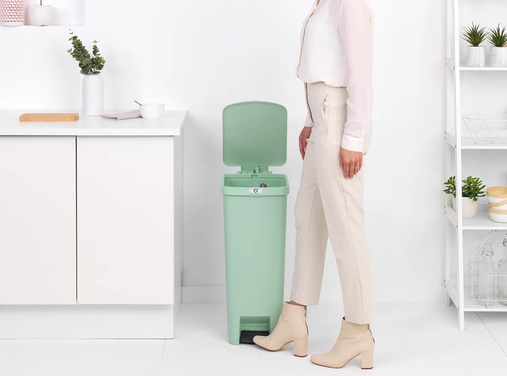 Brabantia STEPUP Pedálový odpadkový koš 40 l - nefritově zelná