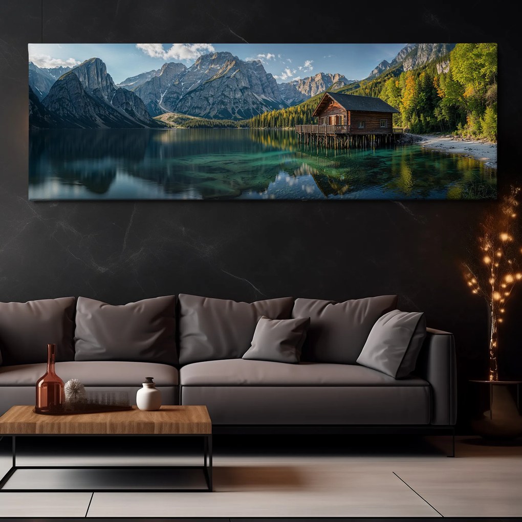 Obraz na plátně - Průzračné jezero s dřevěnou chatkou FeelHappy.cz Velikost obrazu: 60 x 20 cm