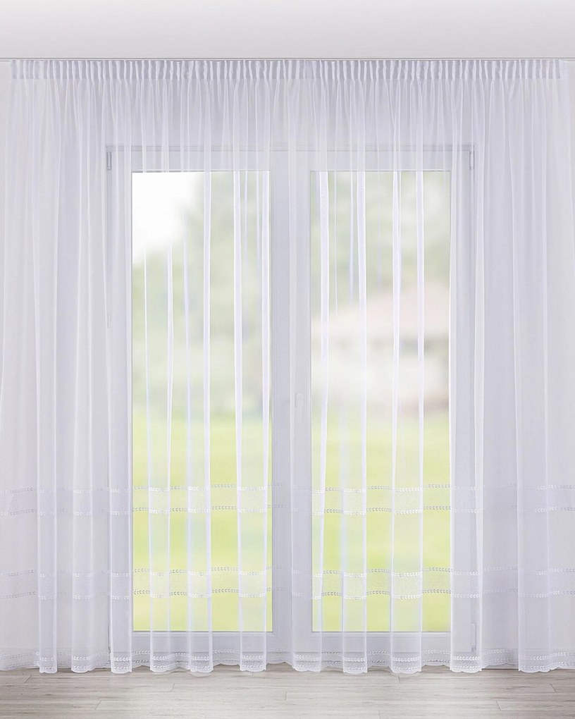 Záclona voálová jednoduchá s řasící páskou barva bílá látka poloprůhledná, pletený vzor, vzorované