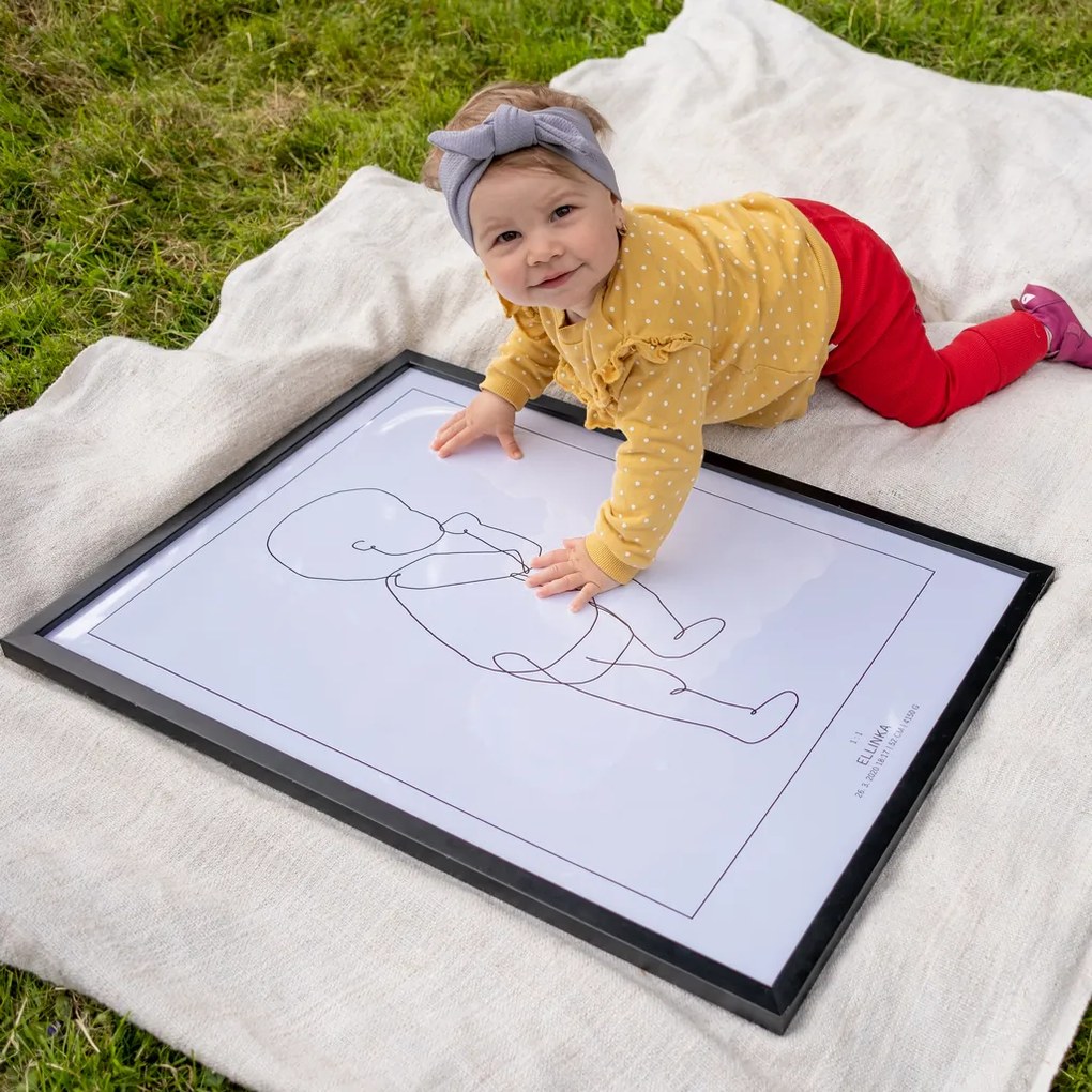 Jen tak z lásky Plakát Miminko v životní velikosti 50 x 70 cm Barva pozadí: Béžová, Varianta: Na zádech – levá strana