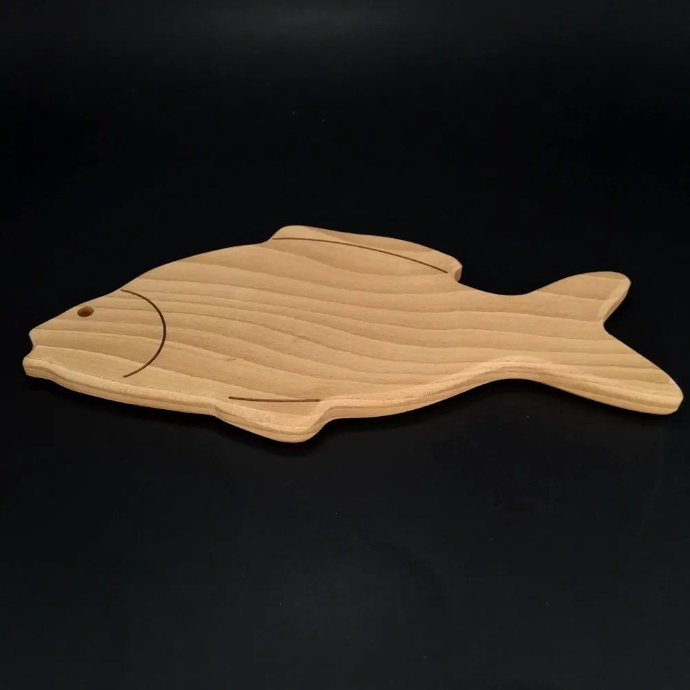 AMADEA Dřevěné prkénko ve tvaru kapra, masivní dřevo, 30x15x1,5 cm