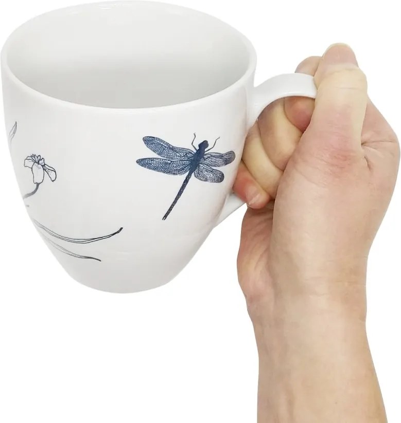 Porcelánový hrnek Vážka z japonské zahrady, 670 ml – s originální českou ilustrací
