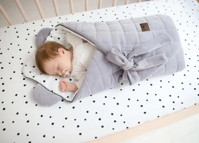 Sleepee Sametová zavinovačka ROYAL BABY pro miminko písková
