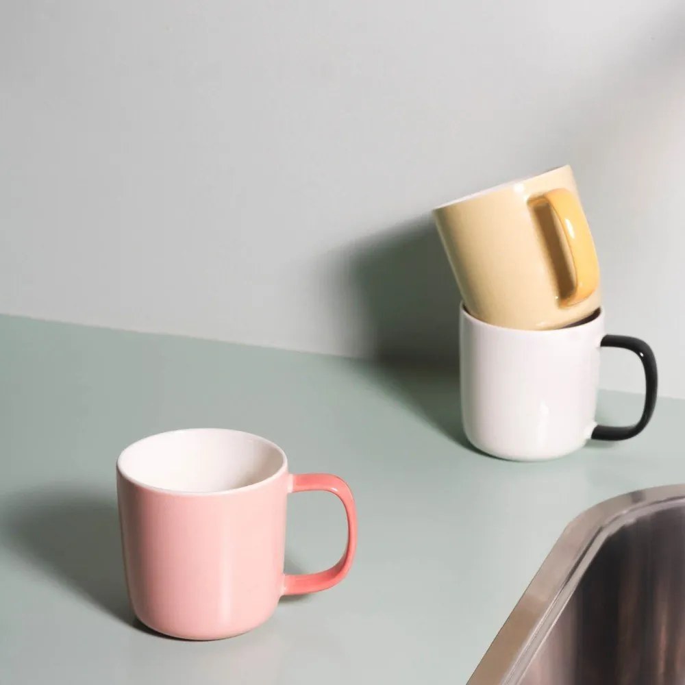 Růžový hrnek z kostního porcelánu 370 ml Mae – ONA