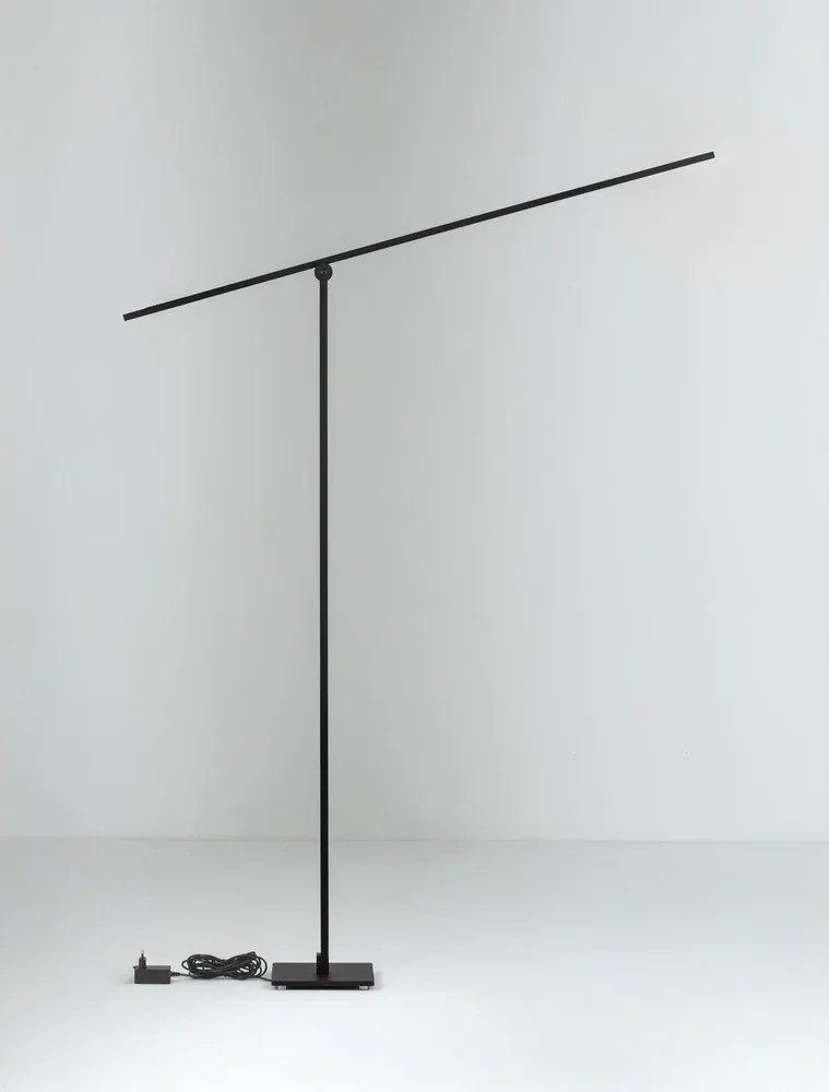 Matně černá kovová LED stojací lampa s ohybatelnou konstrukcí/stmívatelná (výška 144 cm) Tenso – Nova Luce