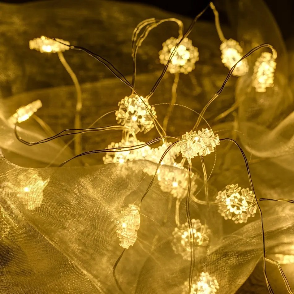 LED světýlka na baterie, vločky, 2,3 m, teple bílá, 20 diod, čirý kabel, IP20 interiér, 3 × AA
