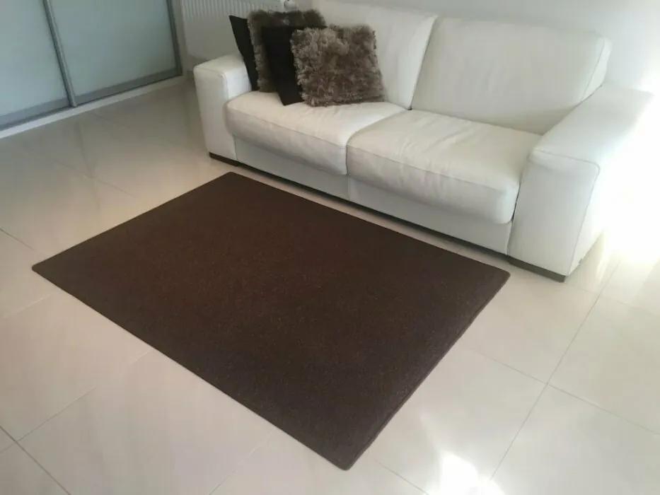 Kusový koberec Astra hnědá (Varianta: kulatý průměr 67 cm)
