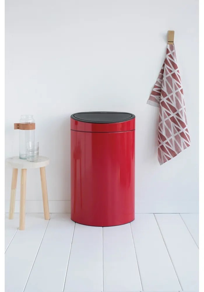 Brabantia TOUCH BIN NEW Dotykový odpadkový koš 40 l - zářivě červená