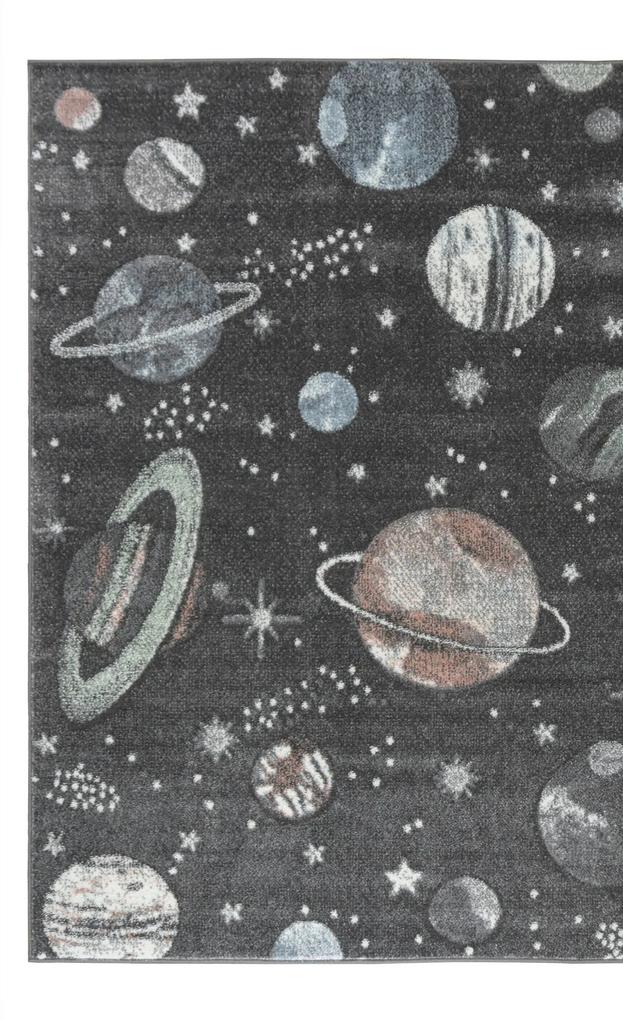 Dětský kusový koberec Lima C288A Vesmír Planety Rakety šedý Rozměr: 160x230 cm