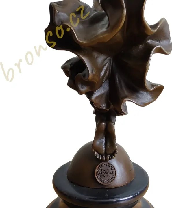 Půvabná tanečnice – bronzová socha, elegantní ručně vyrobená umělecká dekorace