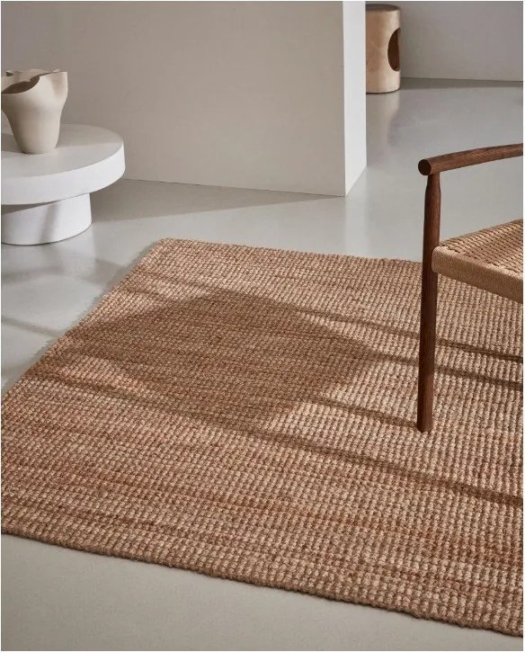 Ručně tkaný jutový koberec v přírodní barvě 200x300 cm Madelin – Kave Home