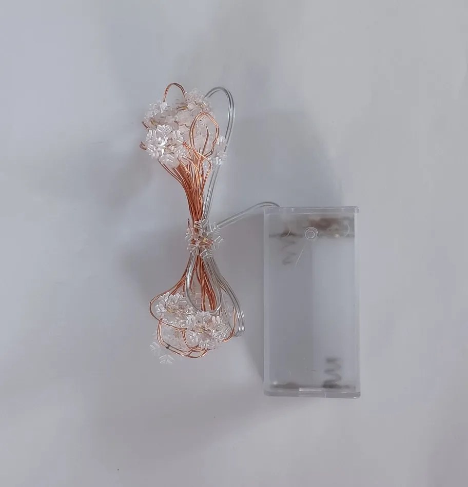 LED světýlka na baterie, vločky, 2,3 m, teple bílá, 20 diod, drátek, IP20 interiér, 2 × AA
