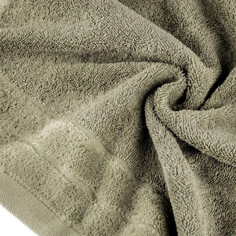 Klasický hnědý ručník DAMLA s jemným pásem 30x50 cm Rozměr: 70 x 140 cm