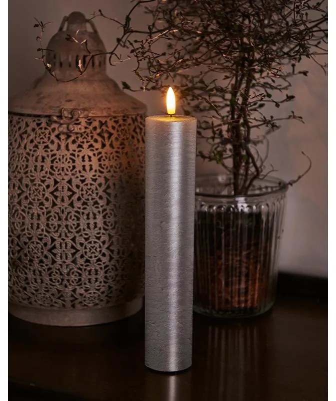 LED svíčka na baterie vosková Sille, Ø 5 × 25 cm, stříbrná, 2× AA
